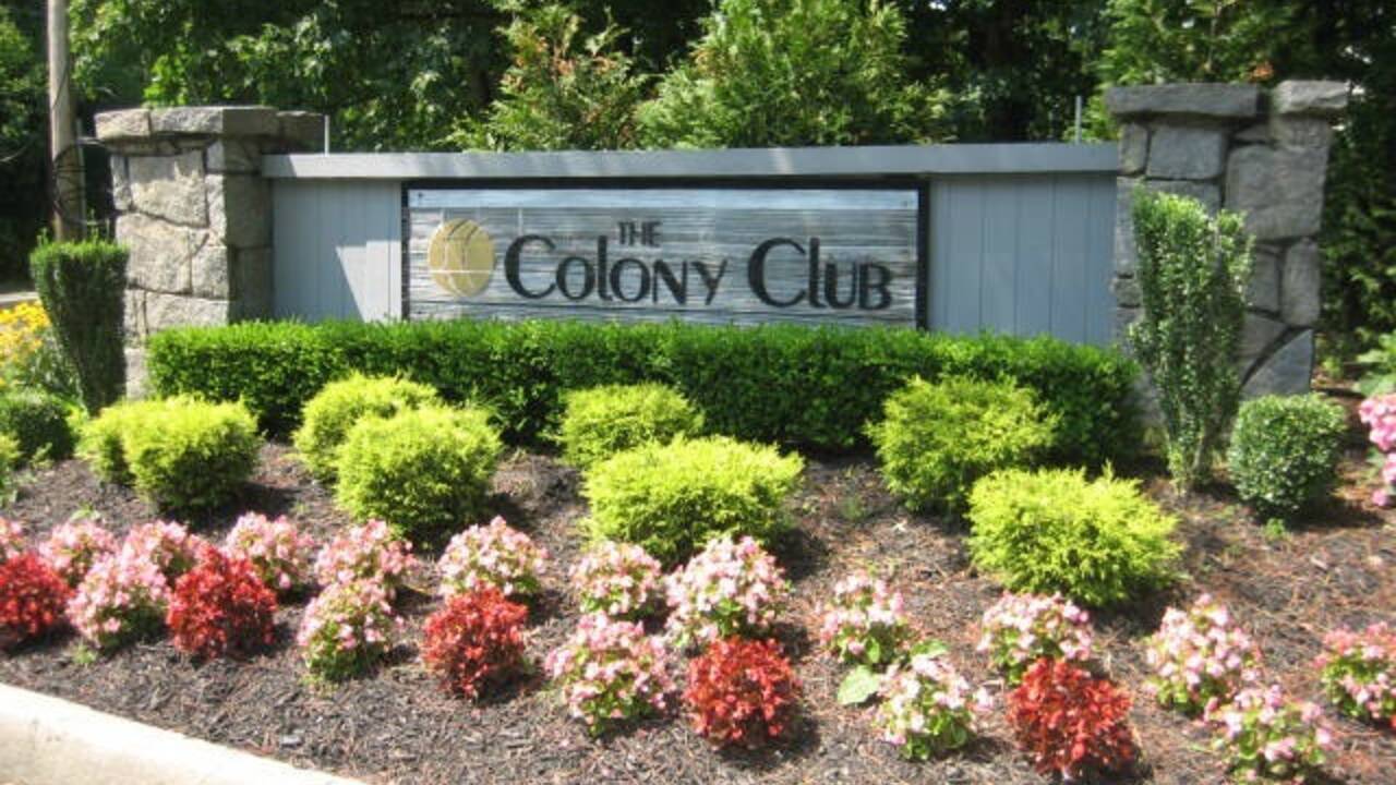 The Colony Club Club Townhouse SOLD In Northport Long I