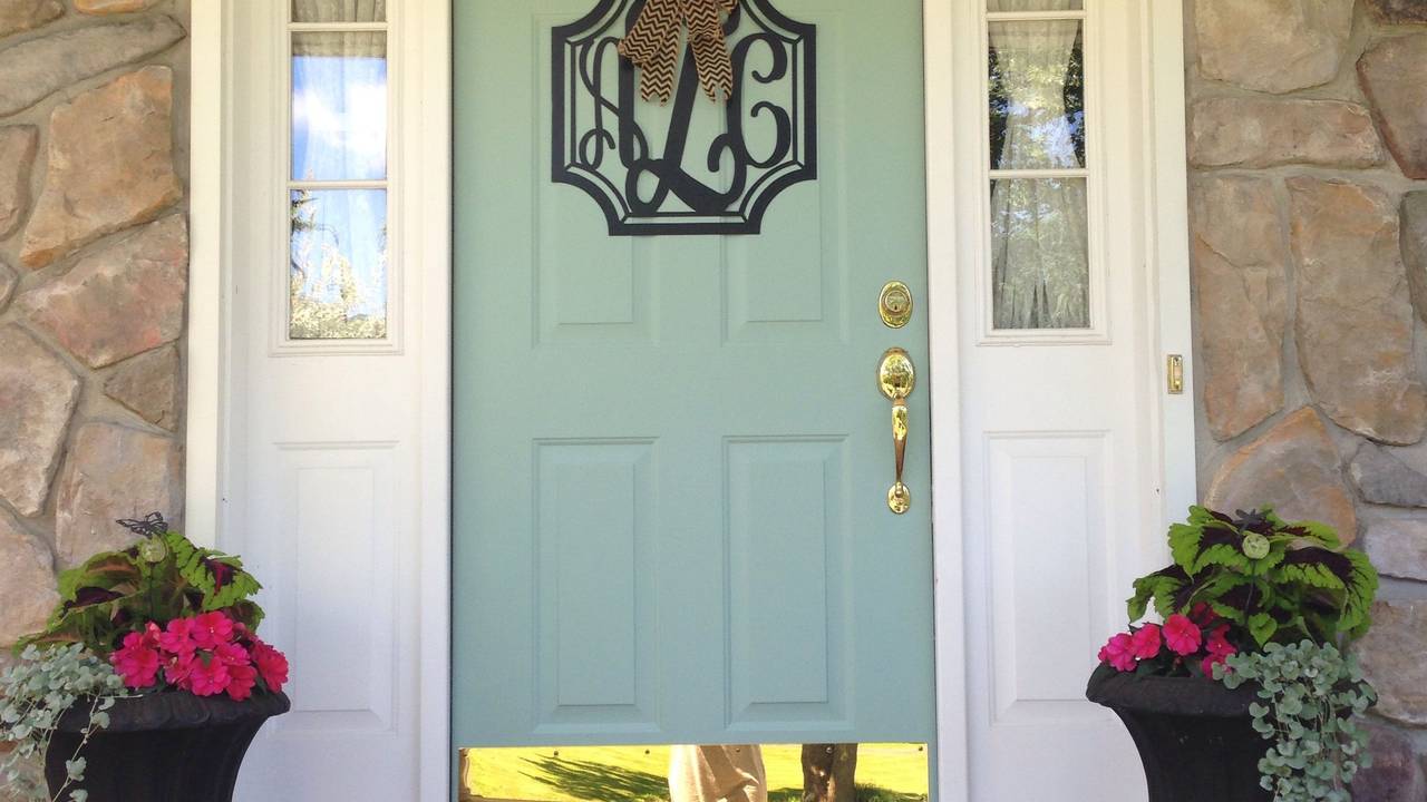 Step by Step Guide to Painting Your Front Door