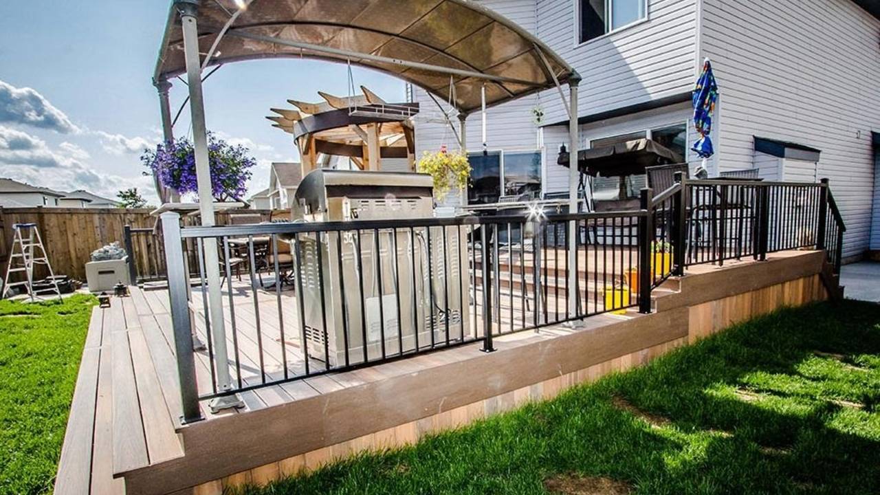 How to Choose Deck Railing Colors for Your Home