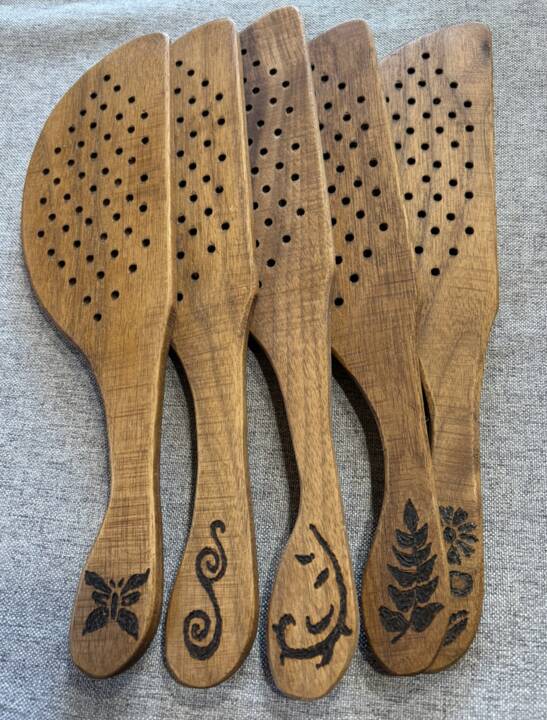 How to use a wooden strainer (Rough Cut Products utensi