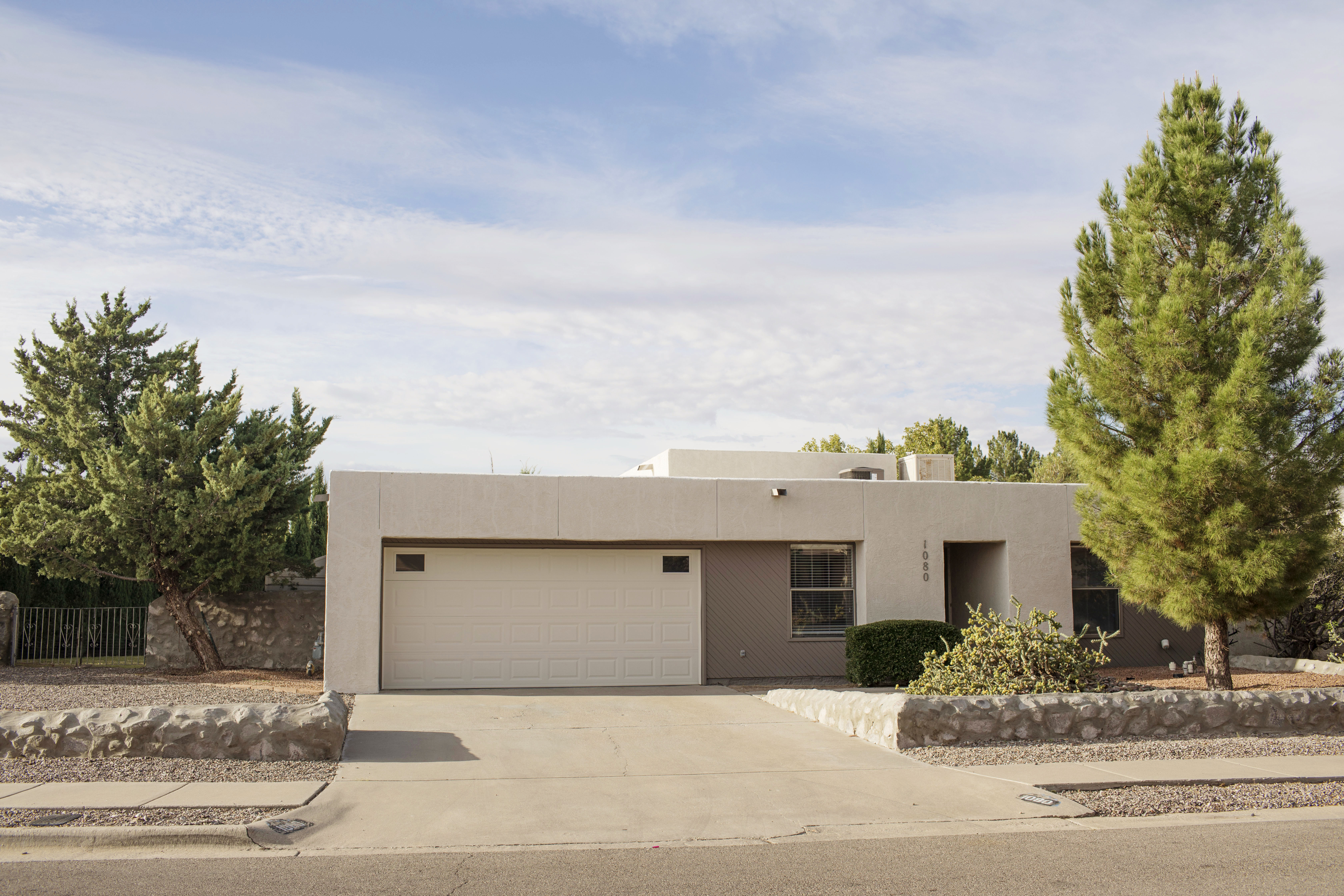 Under Contract! 1080 Candeleras Street, 88011