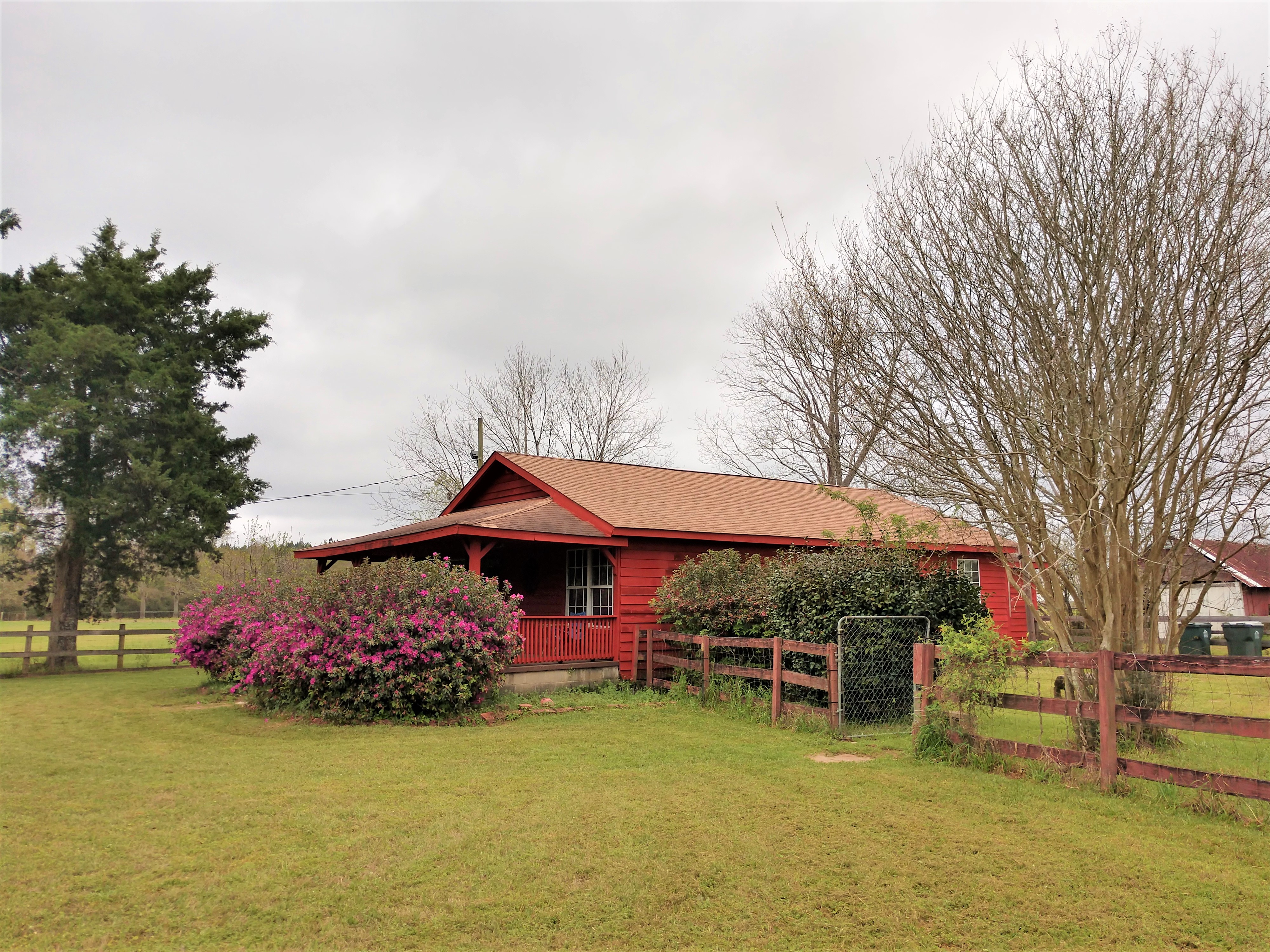 Red House on 3.65 Acres in Molino Florida