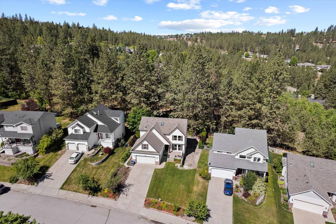 Eagle Ridge home on the TRAIL ! Spokane WA.