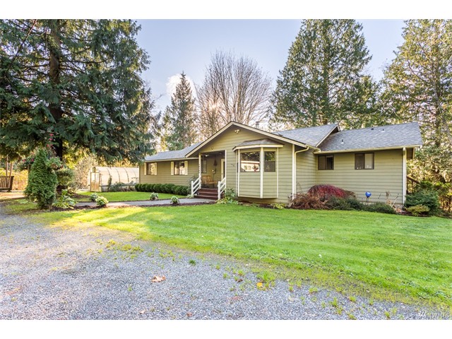 HOT DEAL! Gorgeous Ranch-Style Home Sitting on 4 Acres