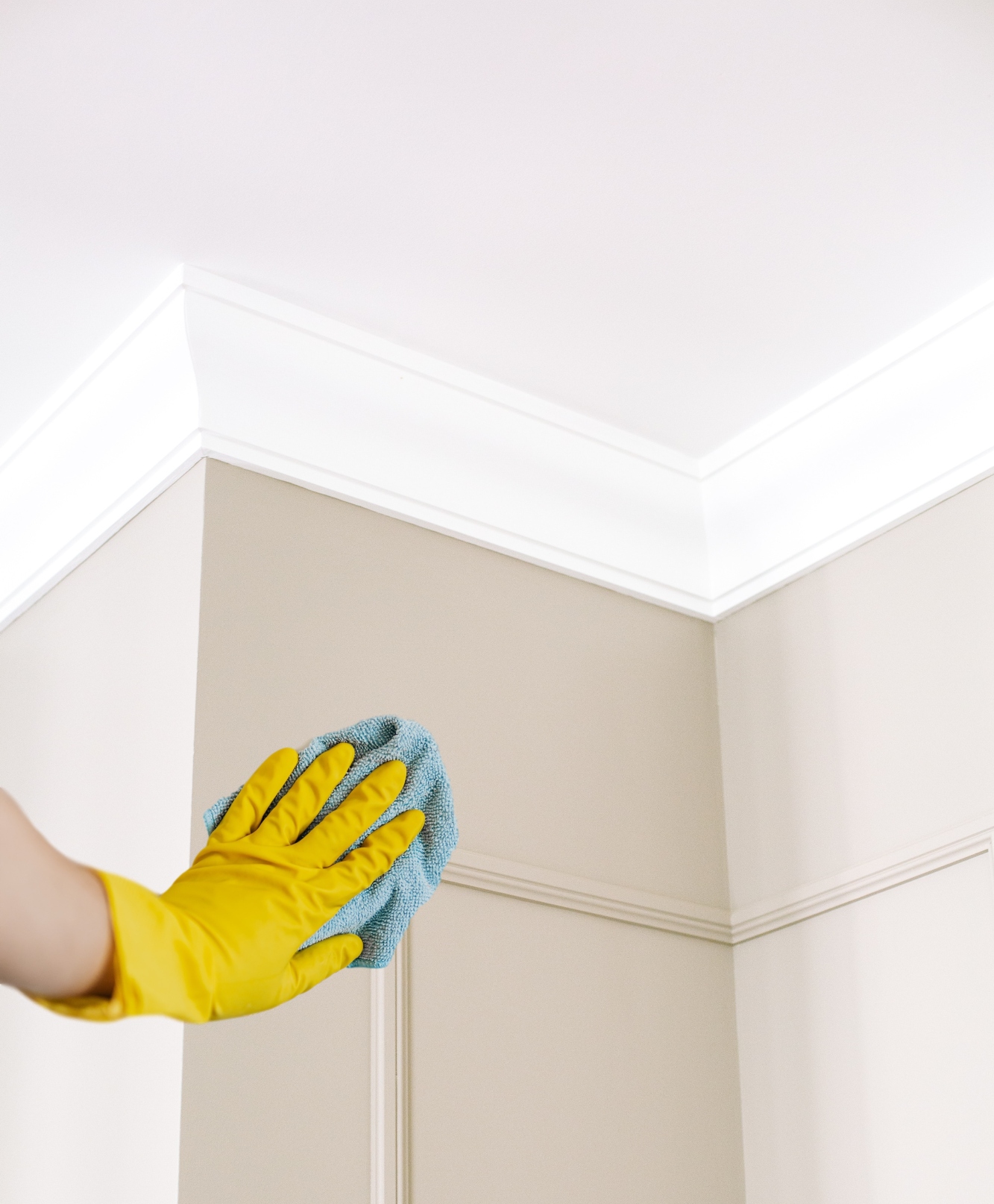 How to Get Stains & Grease Off Of Walls