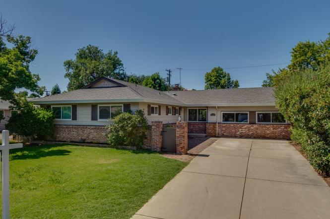 Beautiful 4 Bedroom with Pool Arden Manor Home