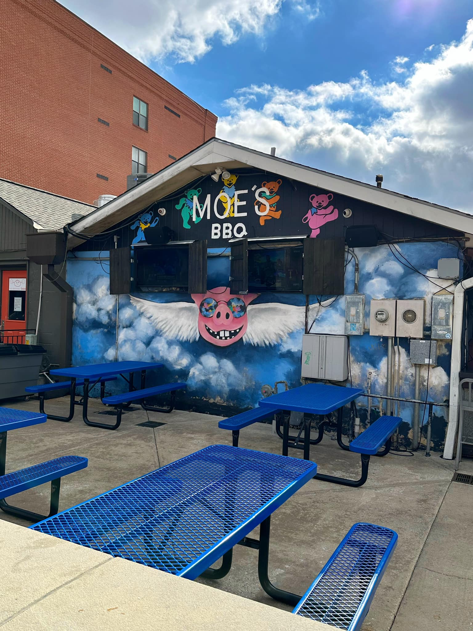 The Dancing Bears mural at Moe’s BBQ in Auburn, AL