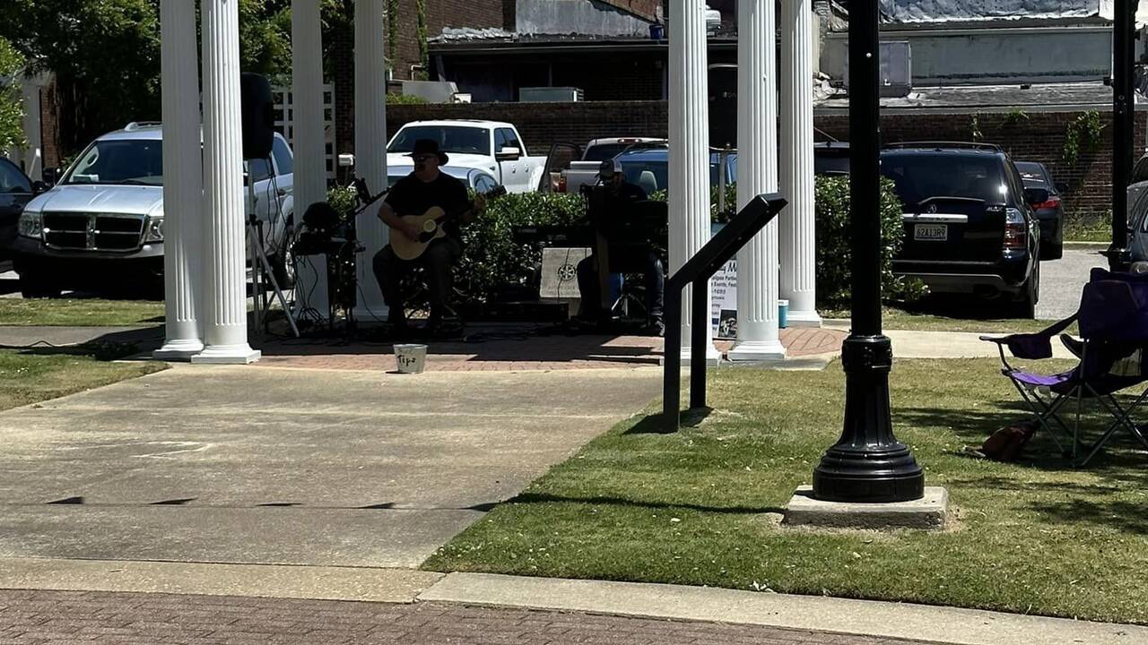 Noon Tunes at the Opelika Courthouse Square