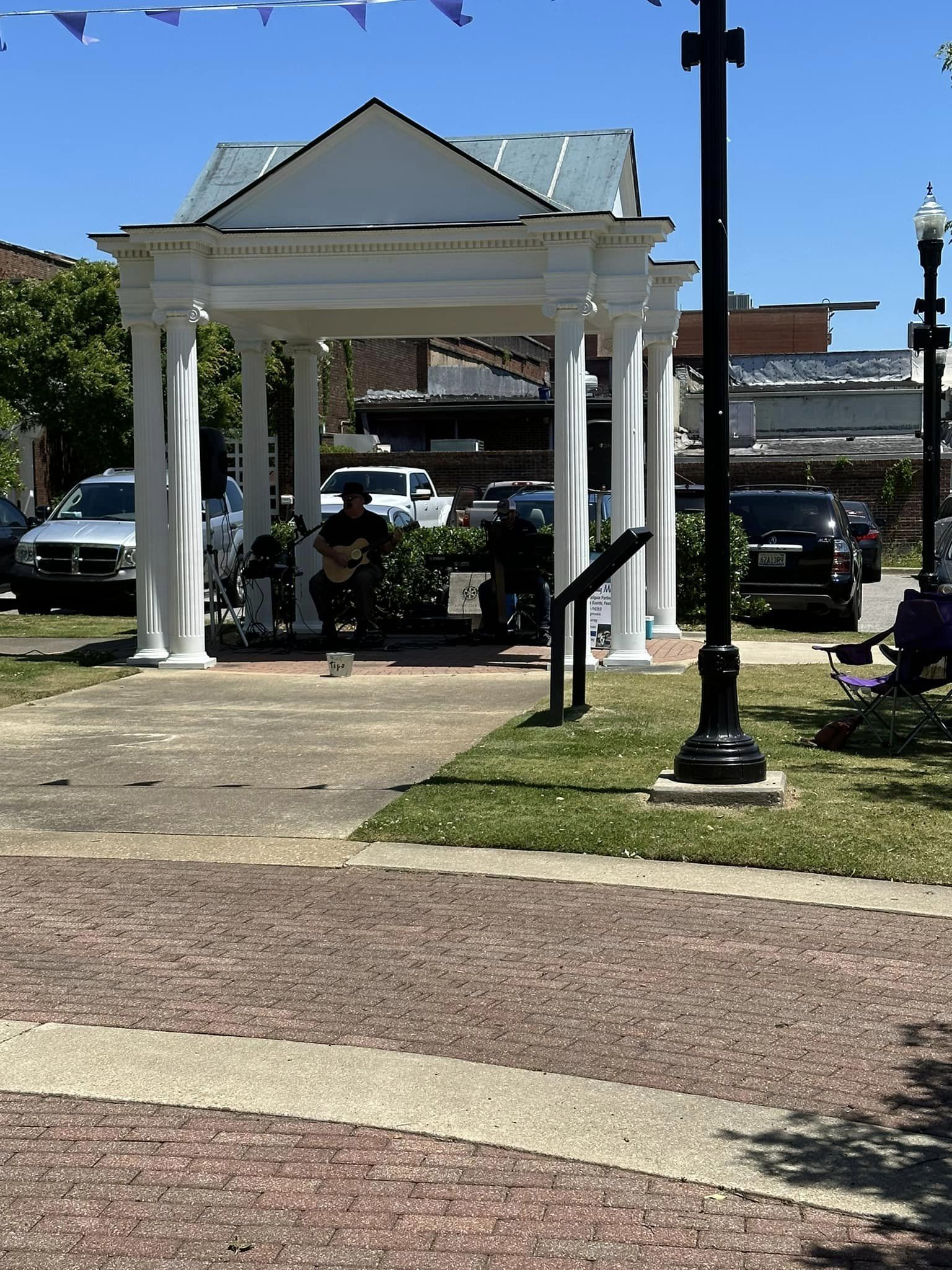 Noon Tunes at the Opelika Courthouse Square