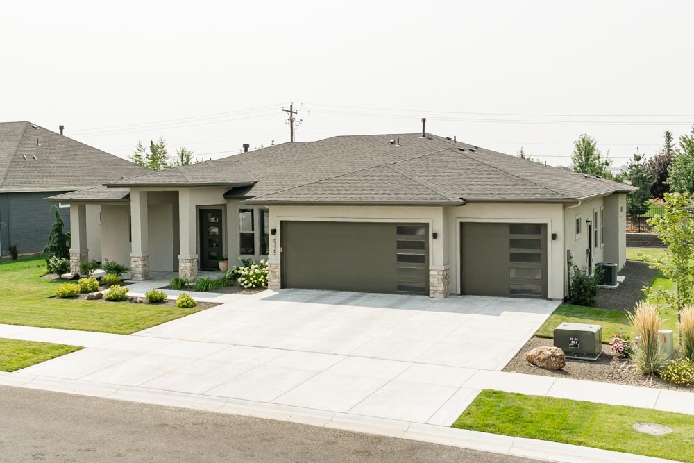 Immaculate house with custom finishes throughout built