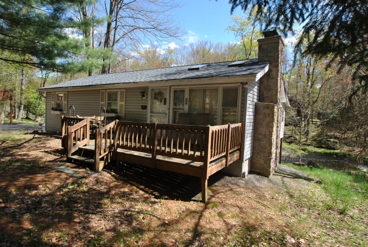 Stream Front! Cottage-Style Contemporary Ranch Overlook