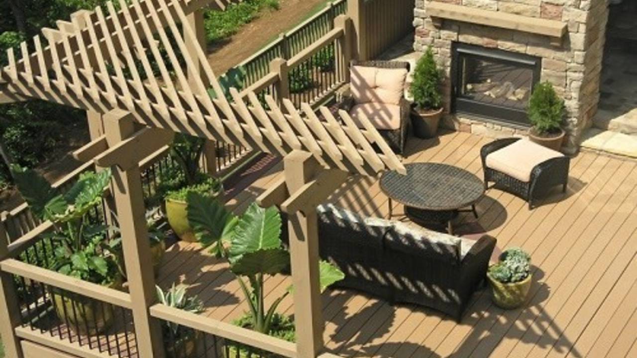 Advantages to Building a Deck Addition