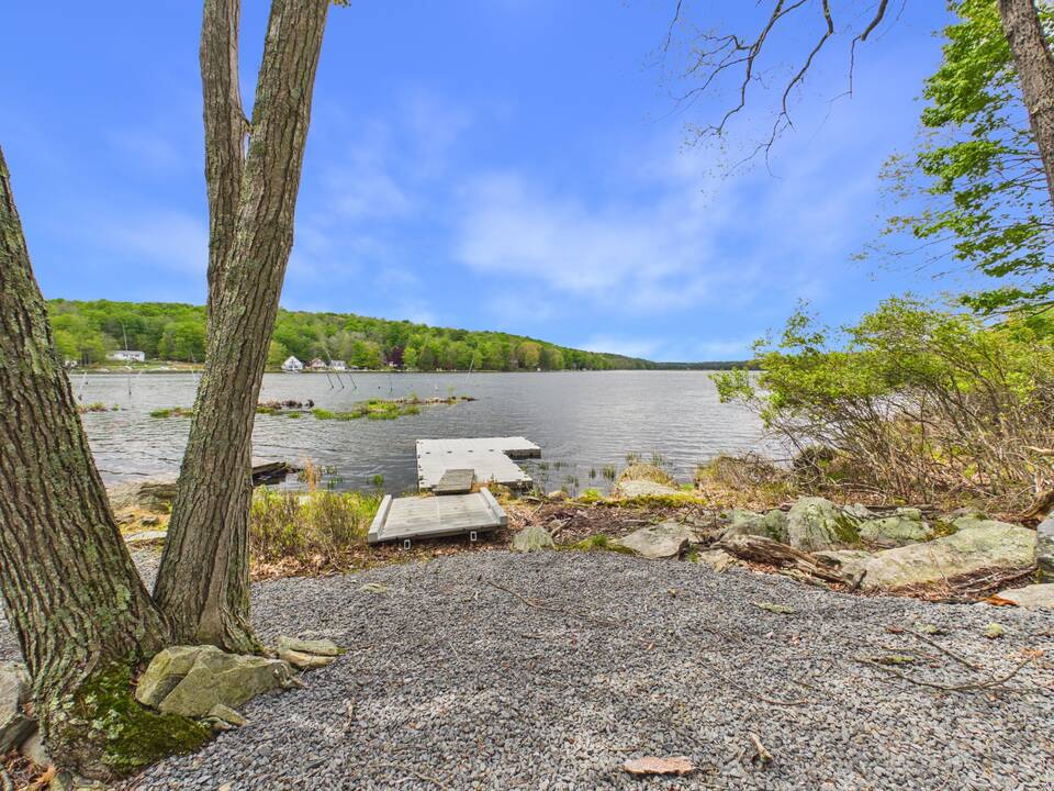 🌊🏡 Waterfront Living Just Got More Affordable!