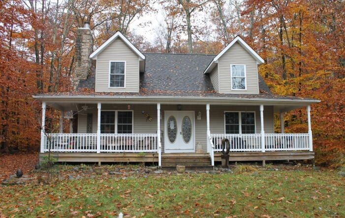 Cape Cod Home in Arrowhead Lake
