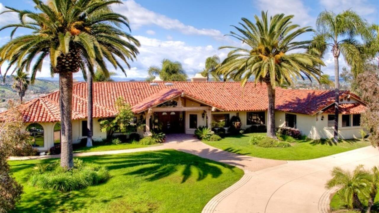 Living in Bonsall CA 🍇 🏠Upscale Luxury Homes North SD