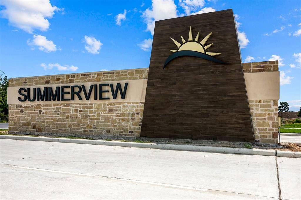 Summerview nestled in Fulshear, Texas