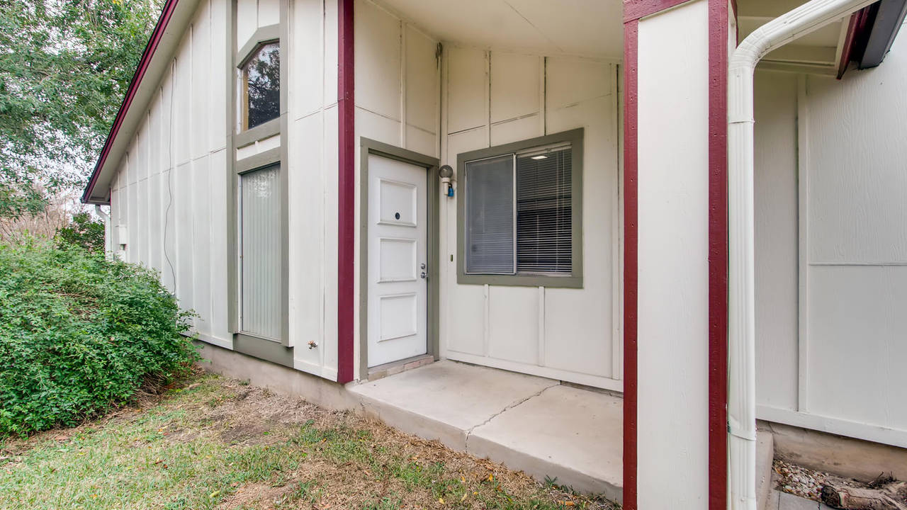 Stunning condo in Quail Run!